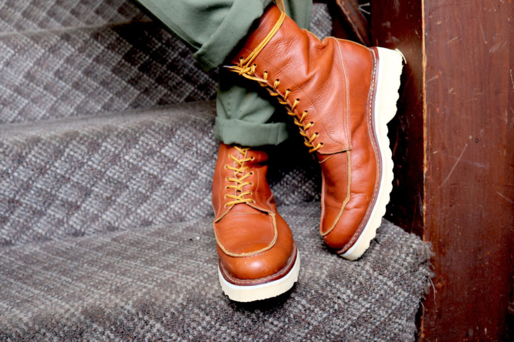 How Much Do Leather Work Boots Weigh? - Work Place Safety Shoes